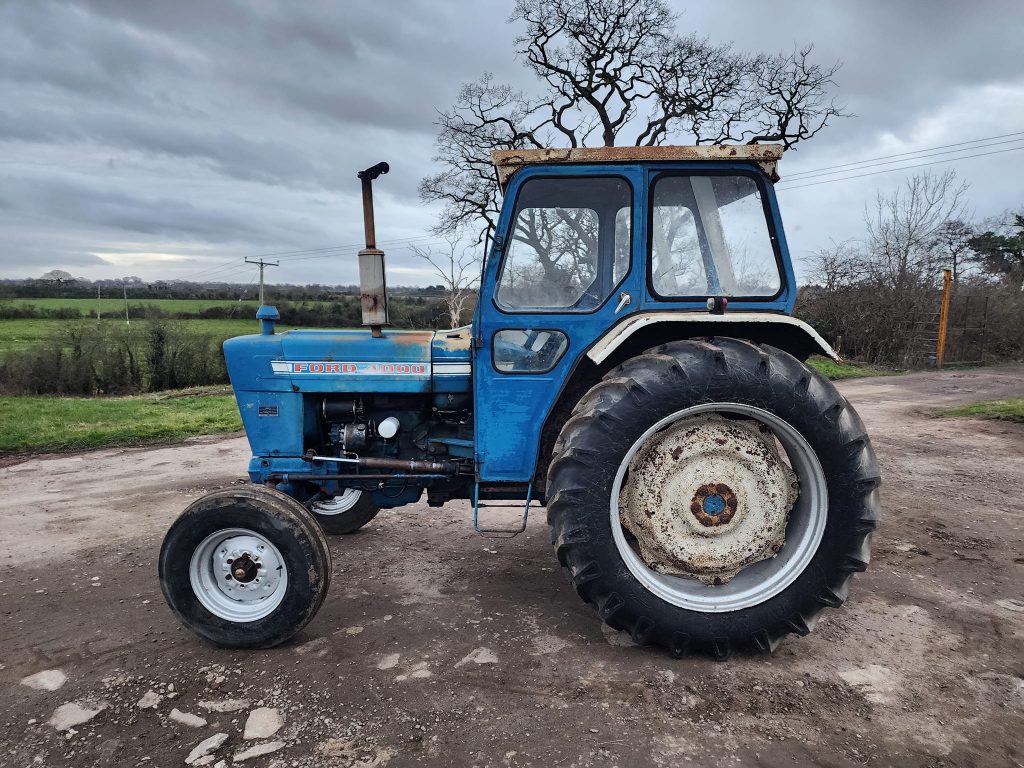 ford 4000 tractor (power steering) - Ellwood farm machinery