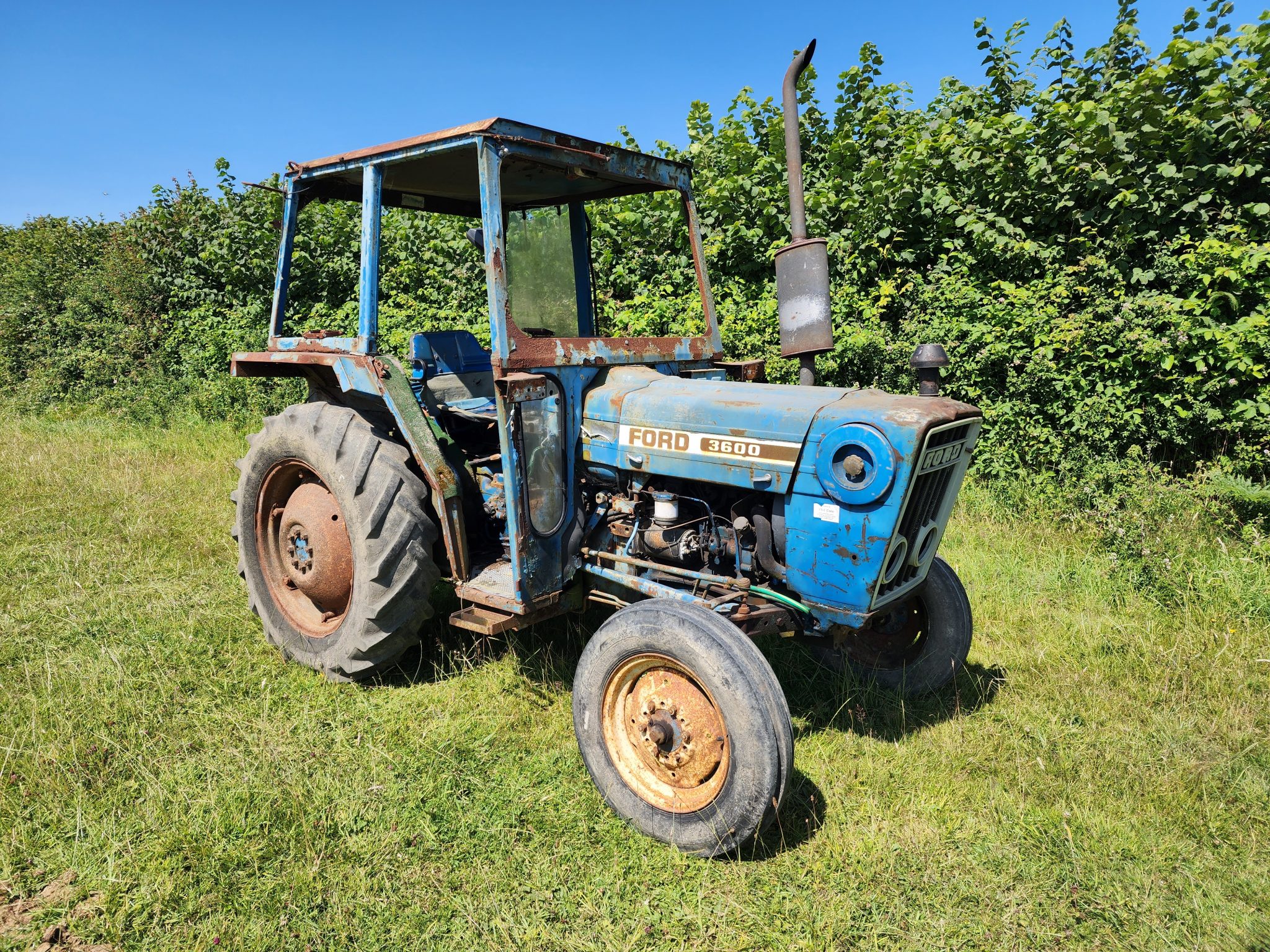 Ford 3600 tractor - Ellwood farm machinery