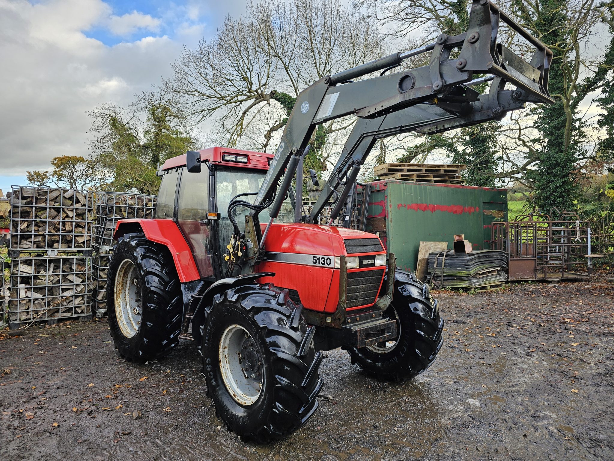 Case 5130 4x4 tractor with quickie loader - Ellwood farm machinery