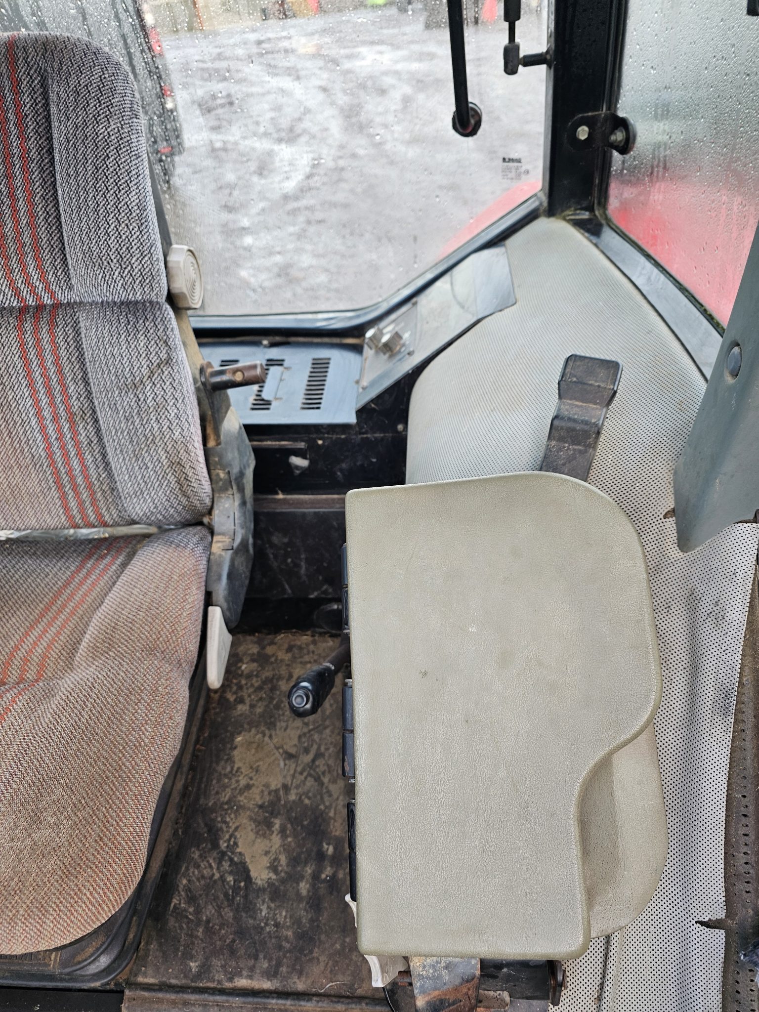 CASE CX100 TRACTOR LOADER FORWARD REVERSE SHUTTLE - Ellwood farm machinery