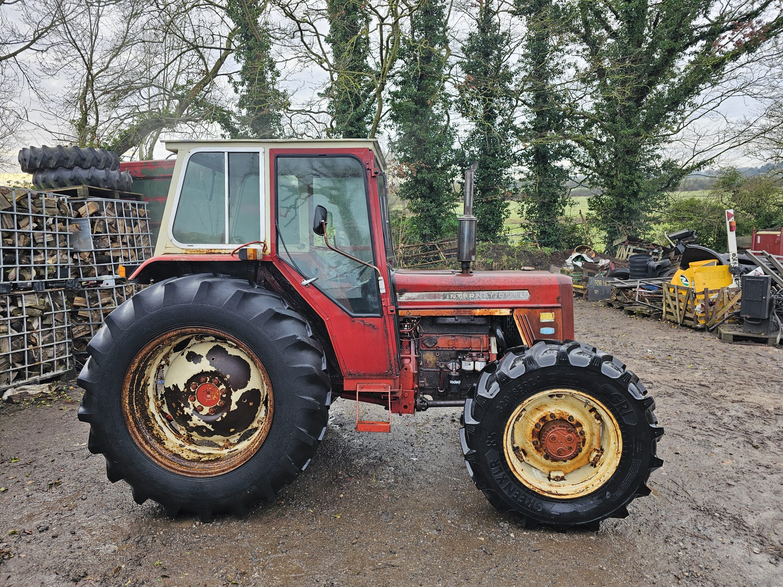 International 674 4x4 tractor loader available - Ellwood farm machinery
