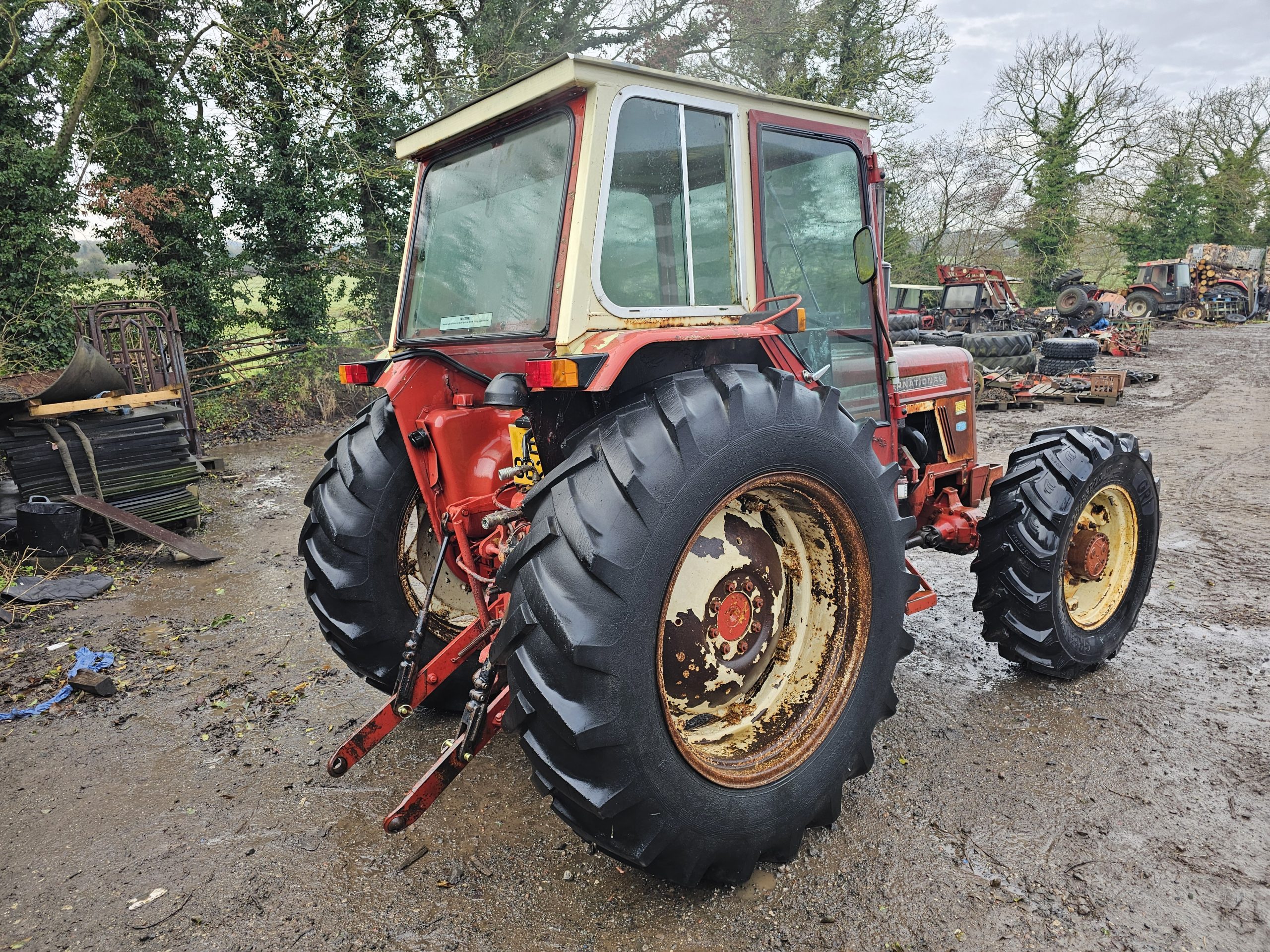 International 674 4x4 tractor loader available - Ellwood farm machinery