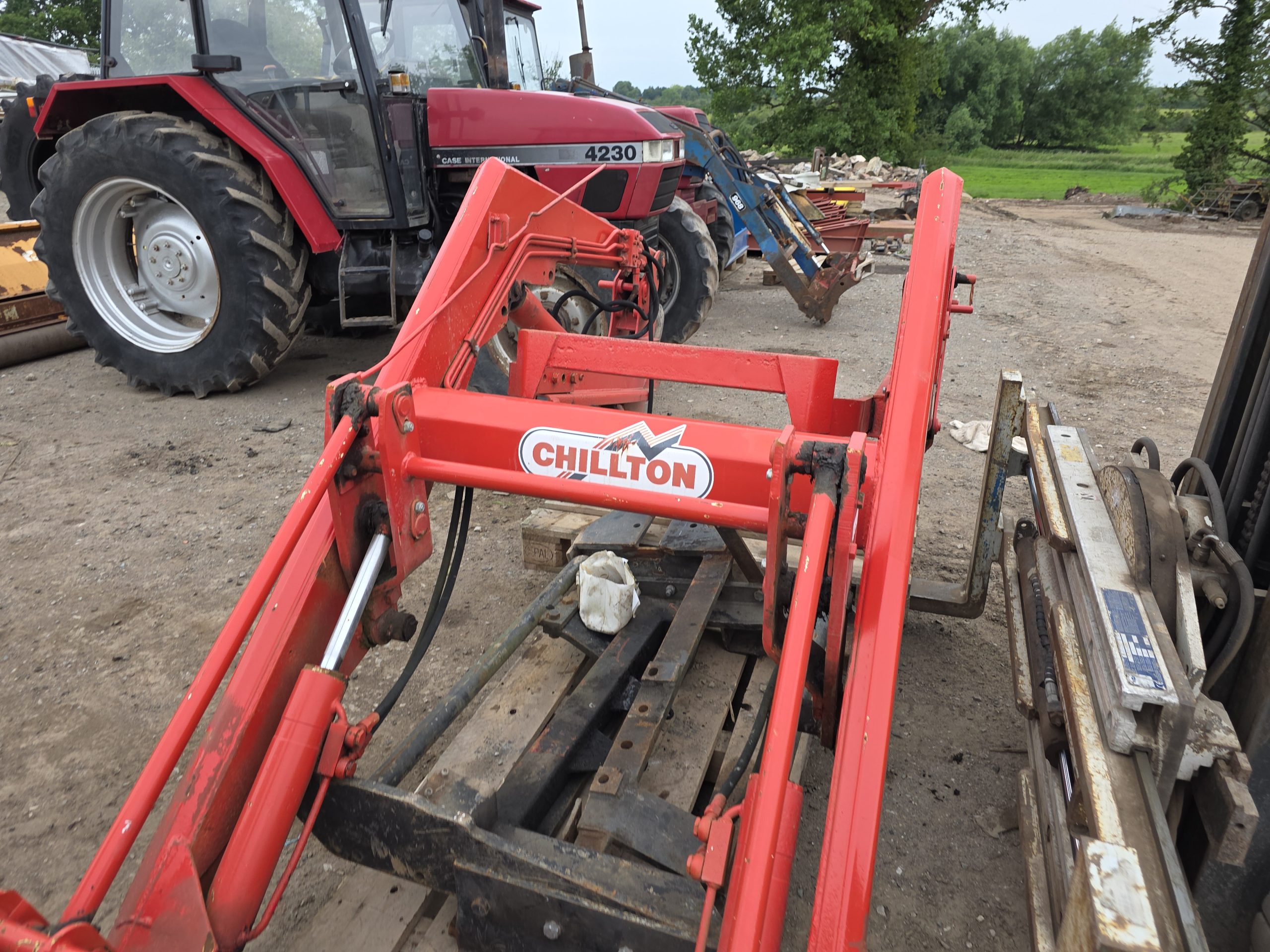 MX CHILTON LOADER can be fitted to any case tractor in stock - Ellwood ...