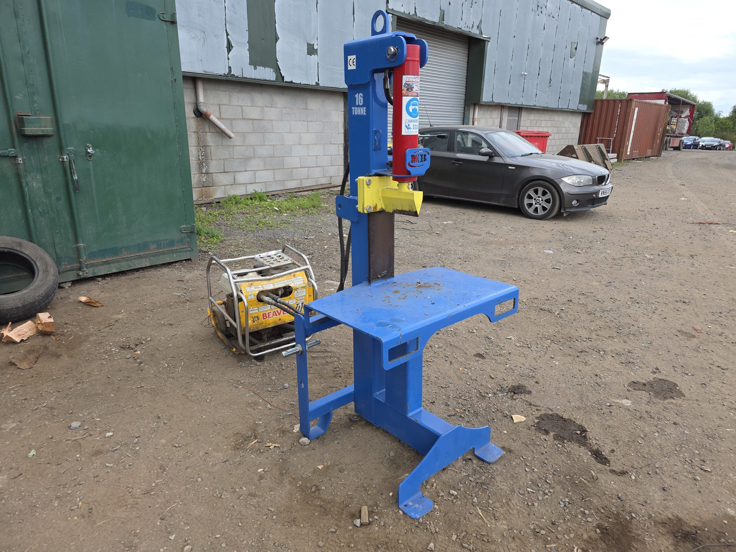16 ton log splitter - Ellwood farm machinery
