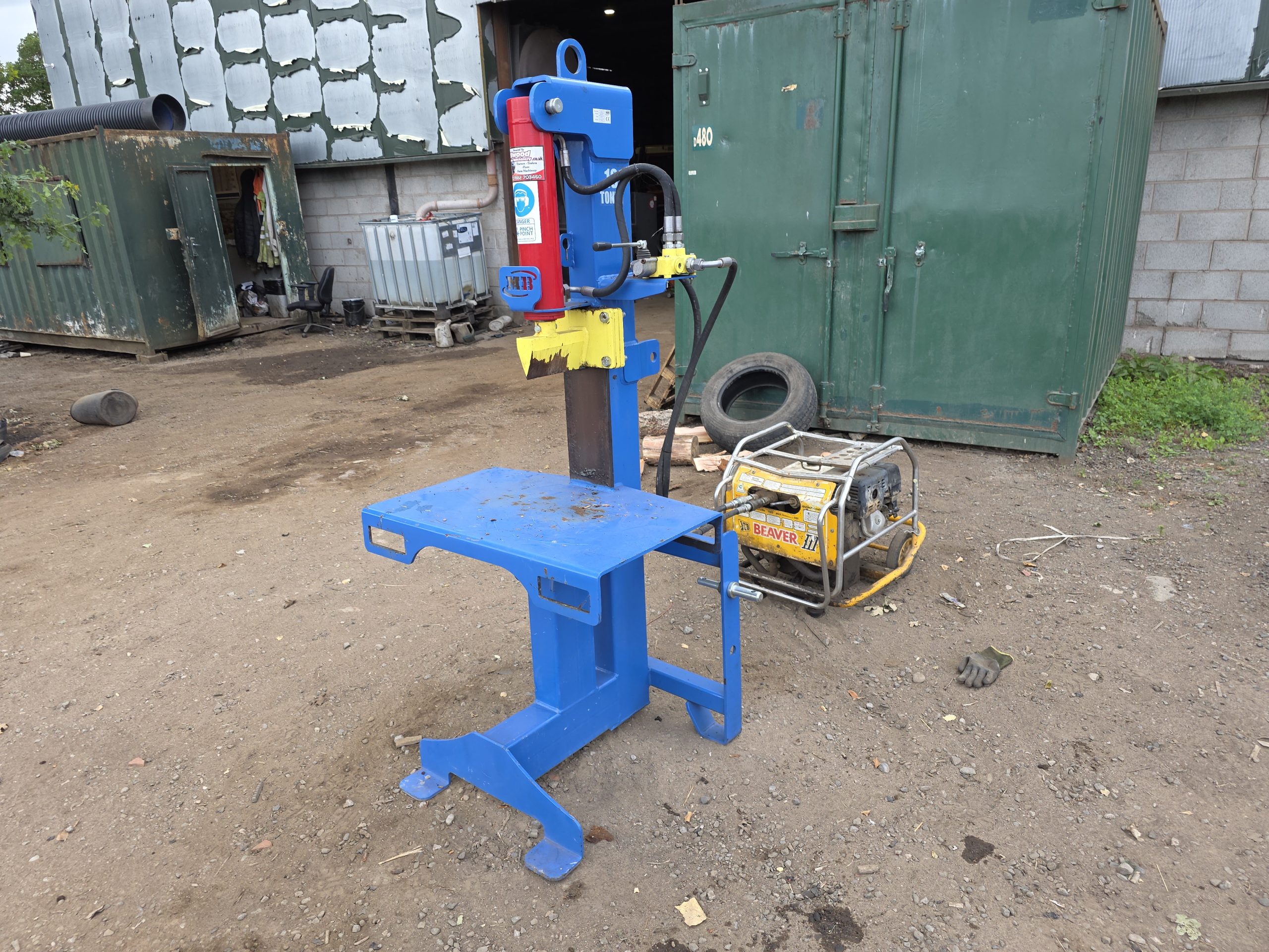 16 ton log splitter - Ellwood farm machinery